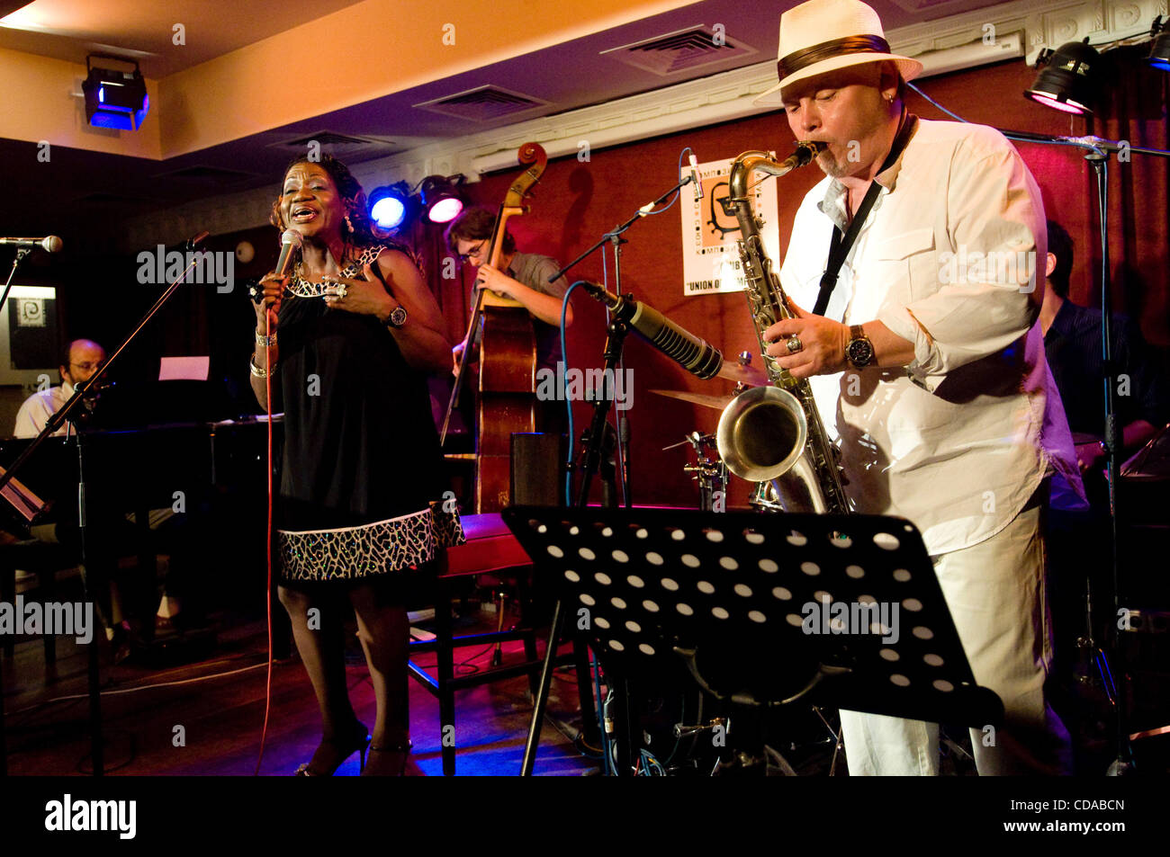 American jazz singer Sharon Clark performing in Moscow Stock Photo - Alamy