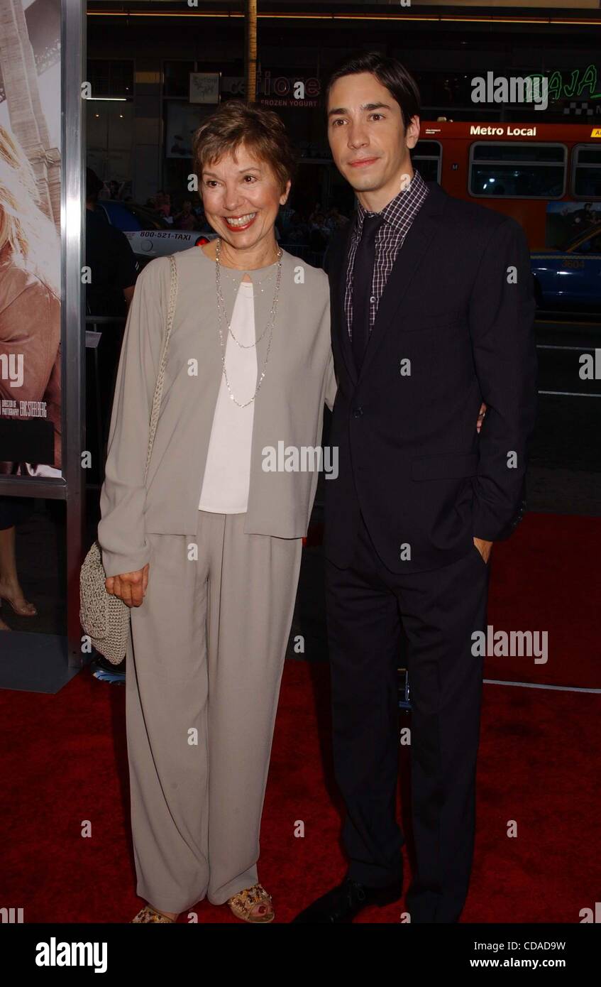 Aug. 23, 2010 - Hollywood, California, U.S. - JUSTIN LONG & MOM ATTEND ...