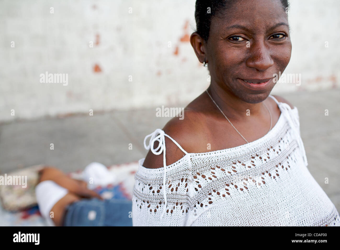 Homeless woman los angeles hi-res stock photography and images - Alamy