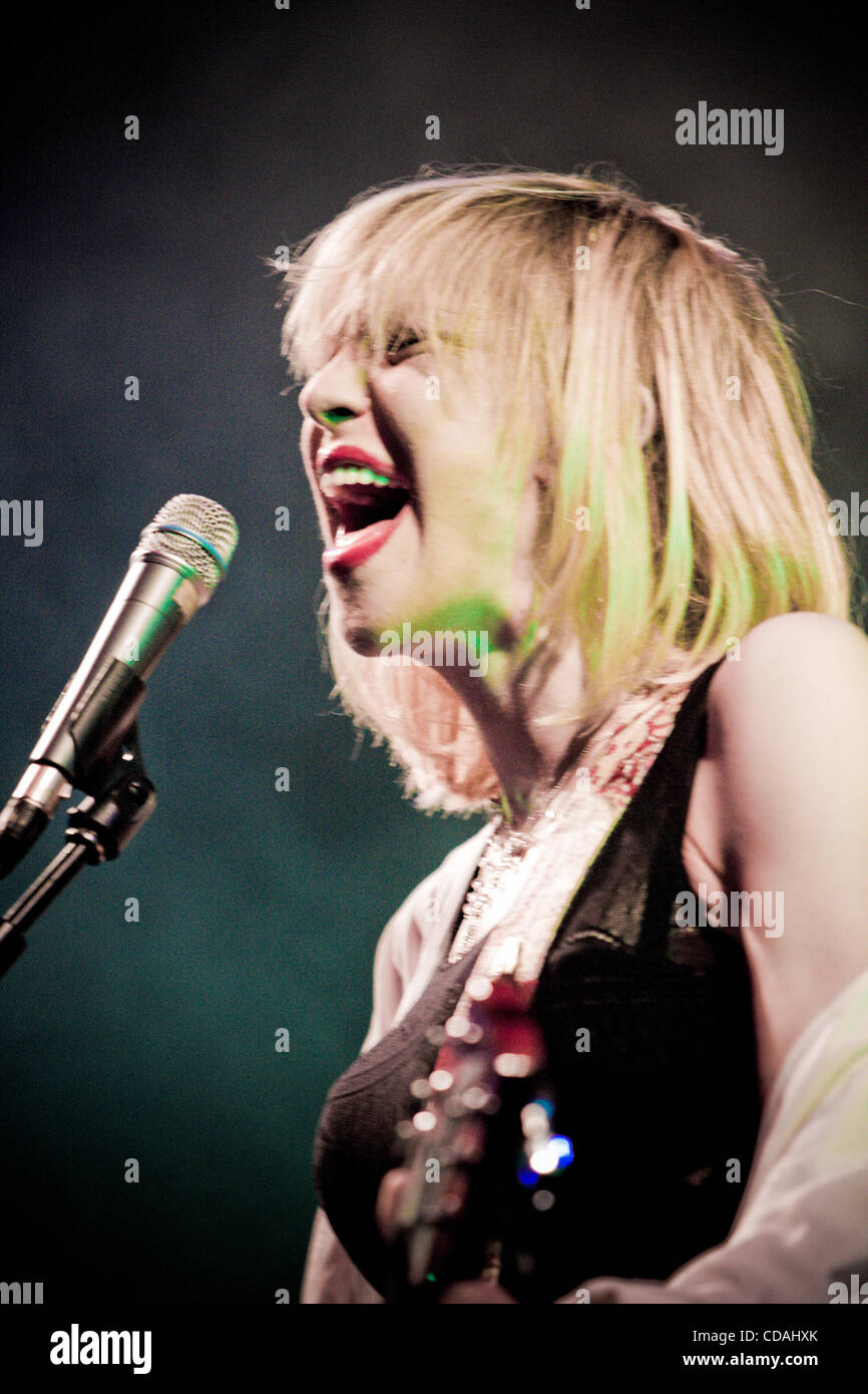 Aug 31, 2010 - Rome, Italy - Singer COURTNEY LOVE performs live on ...