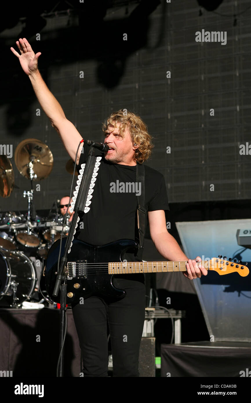 38 special performing hi-res stock photography and images - Alamy