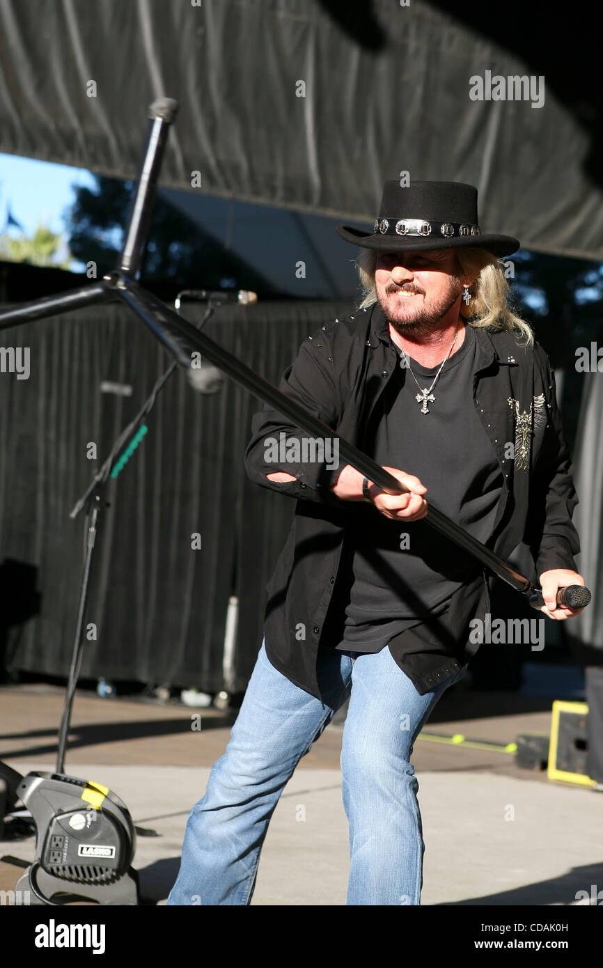 38 special performing hi-res stock photography and images - Alamy