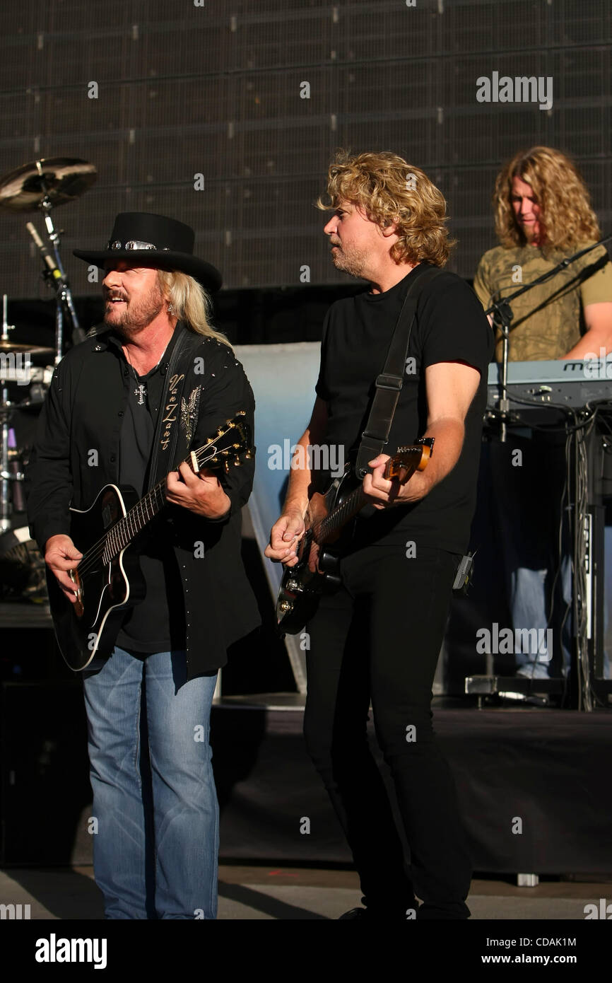 38 special performing hi-res stock photography and images - Alamy
