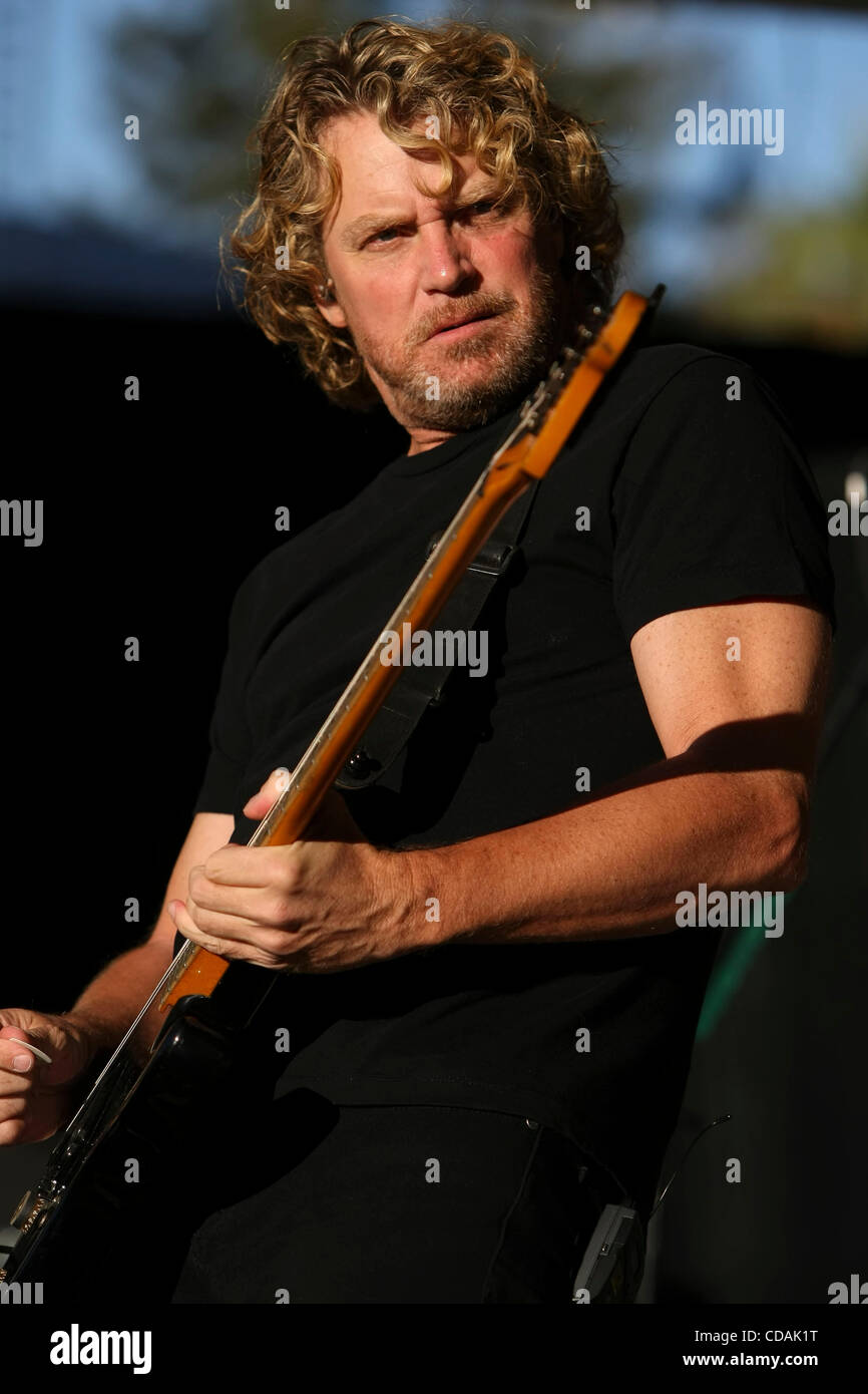 38 special performing hi-res stock photography and images - Alamy
