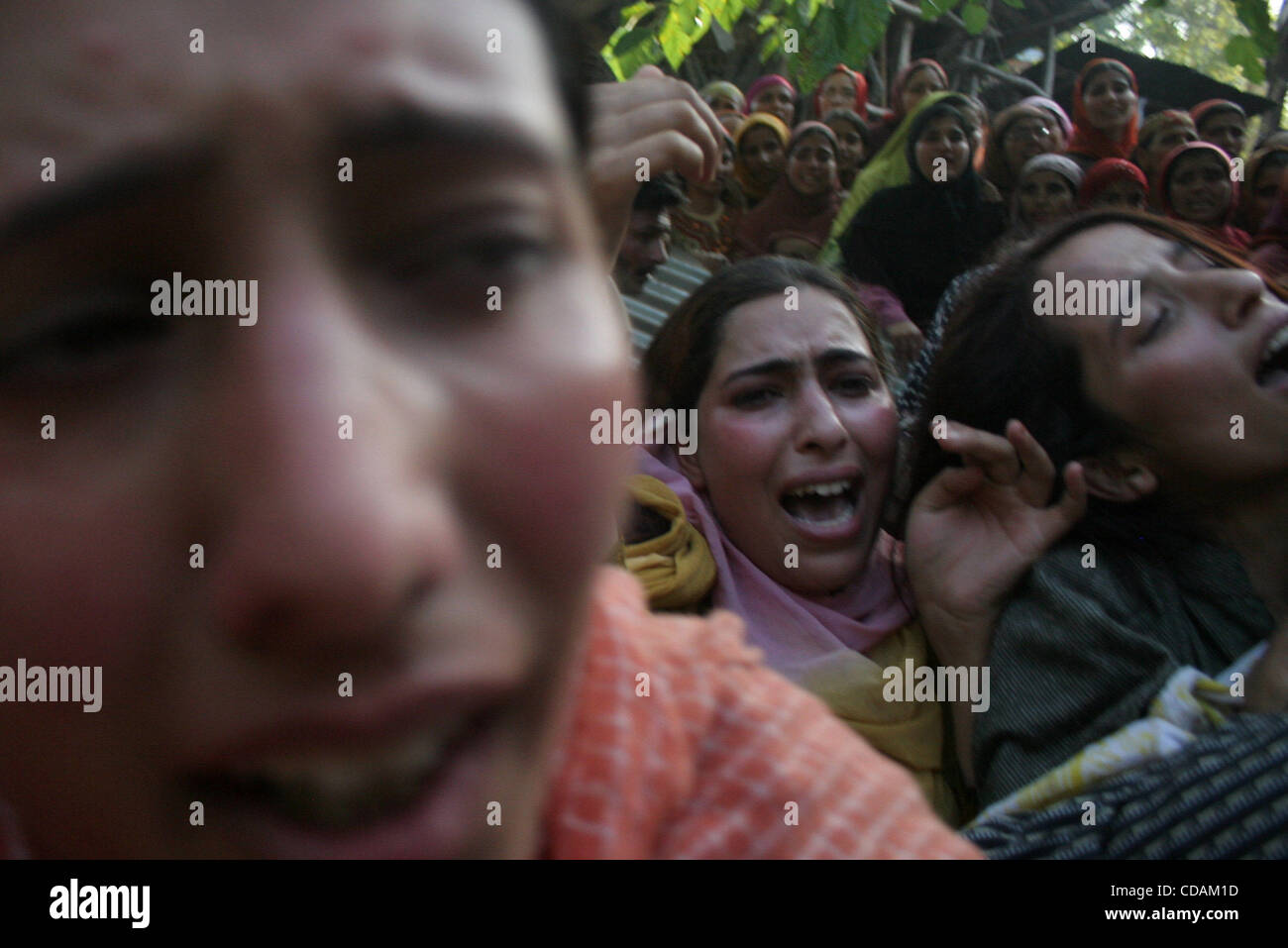 kashmiri muslm Women cry during the funeral of Feroz Ahmad Malik in ...