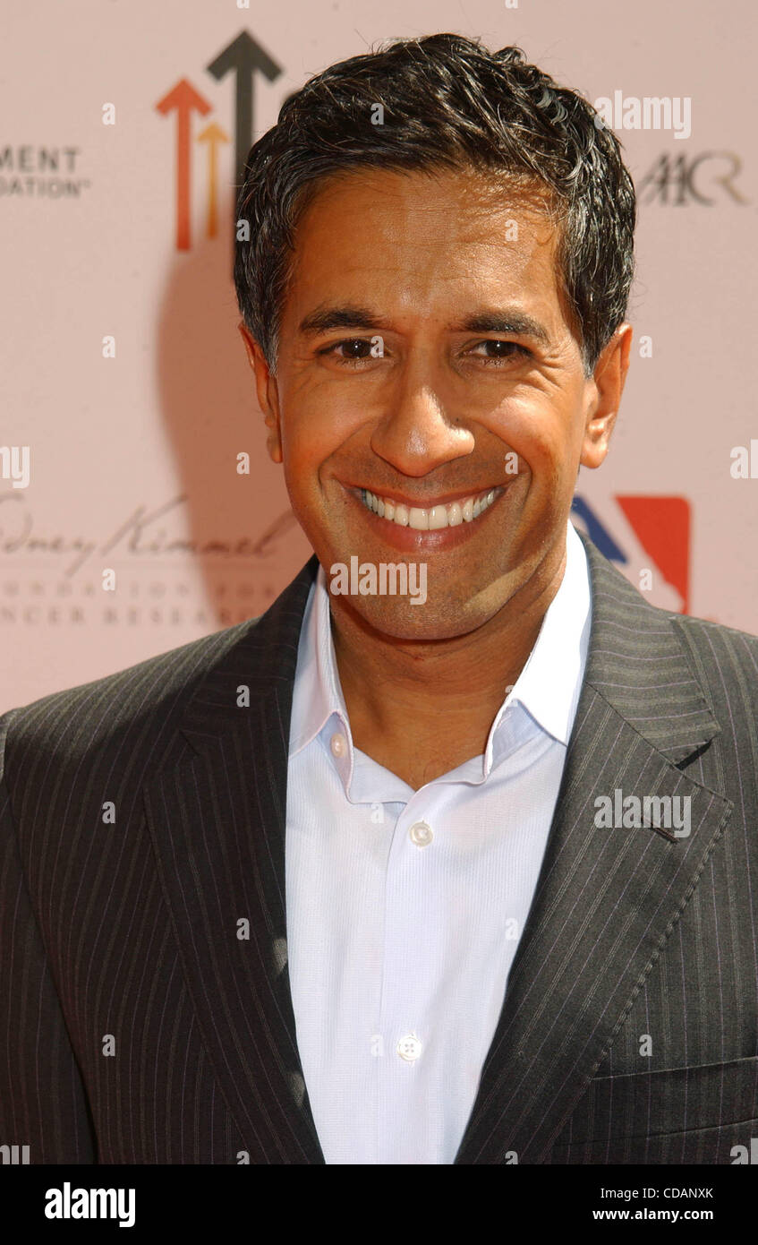 Sept. 10, 2010 - Hollywood, California, U.S. - DR. SANJAY GUPTA ATTENDS ...