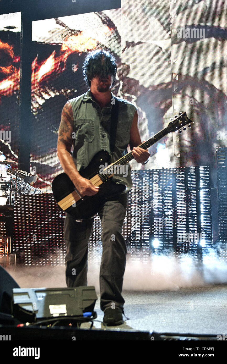 Guitarist dan donegan hi-res stock photography and images - Alamy