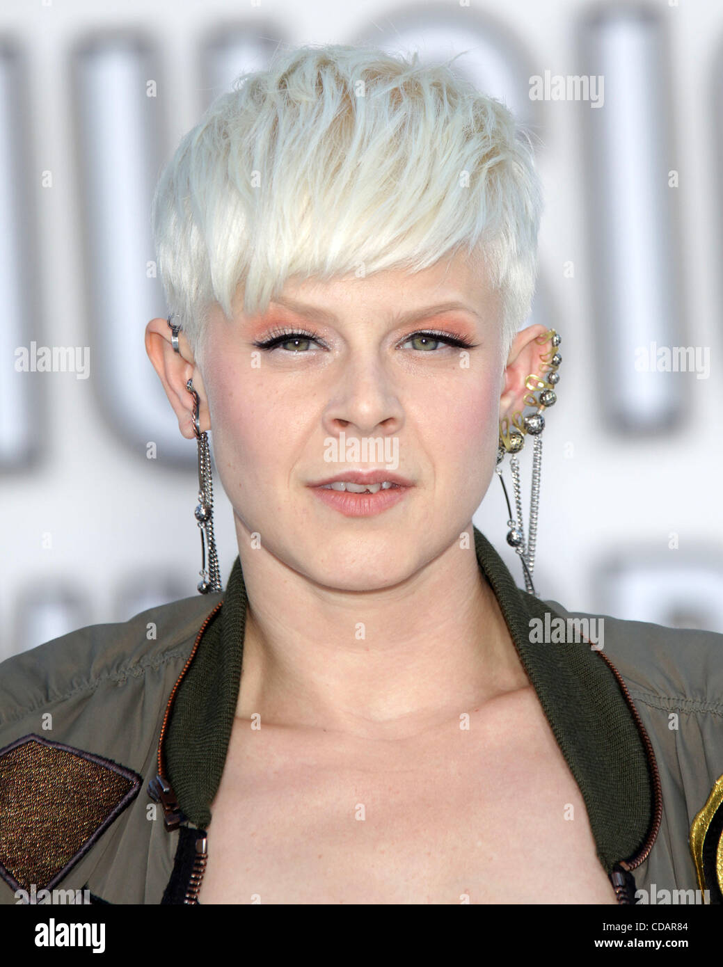 Sep 12, 2010 - Los Angeles, California, USA - Singer ROBYN arriving to ...