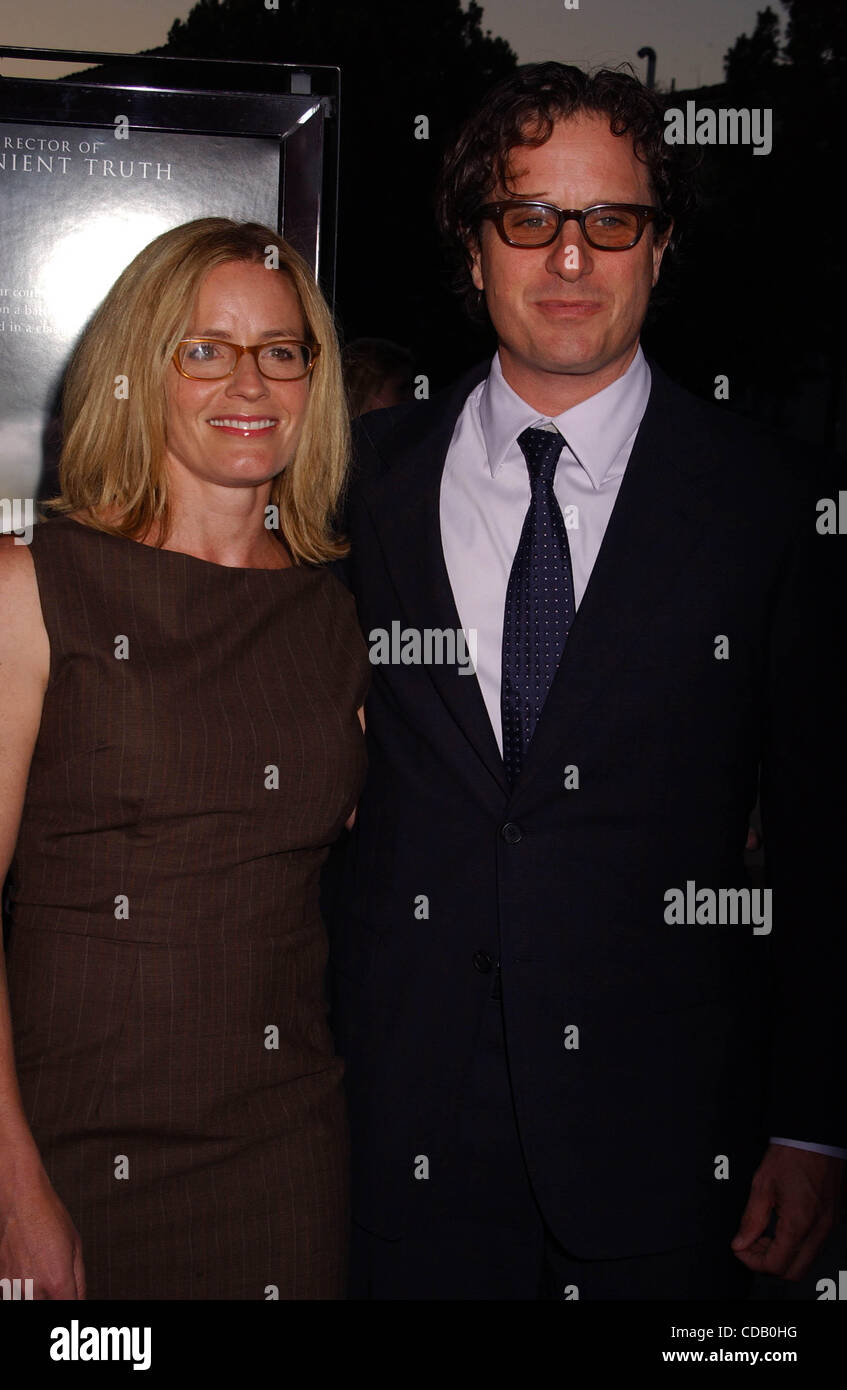 Sept. 20, 2010 - Hollywood, California, U.S. - ELIZABETH SHUE & HUSBAND ...