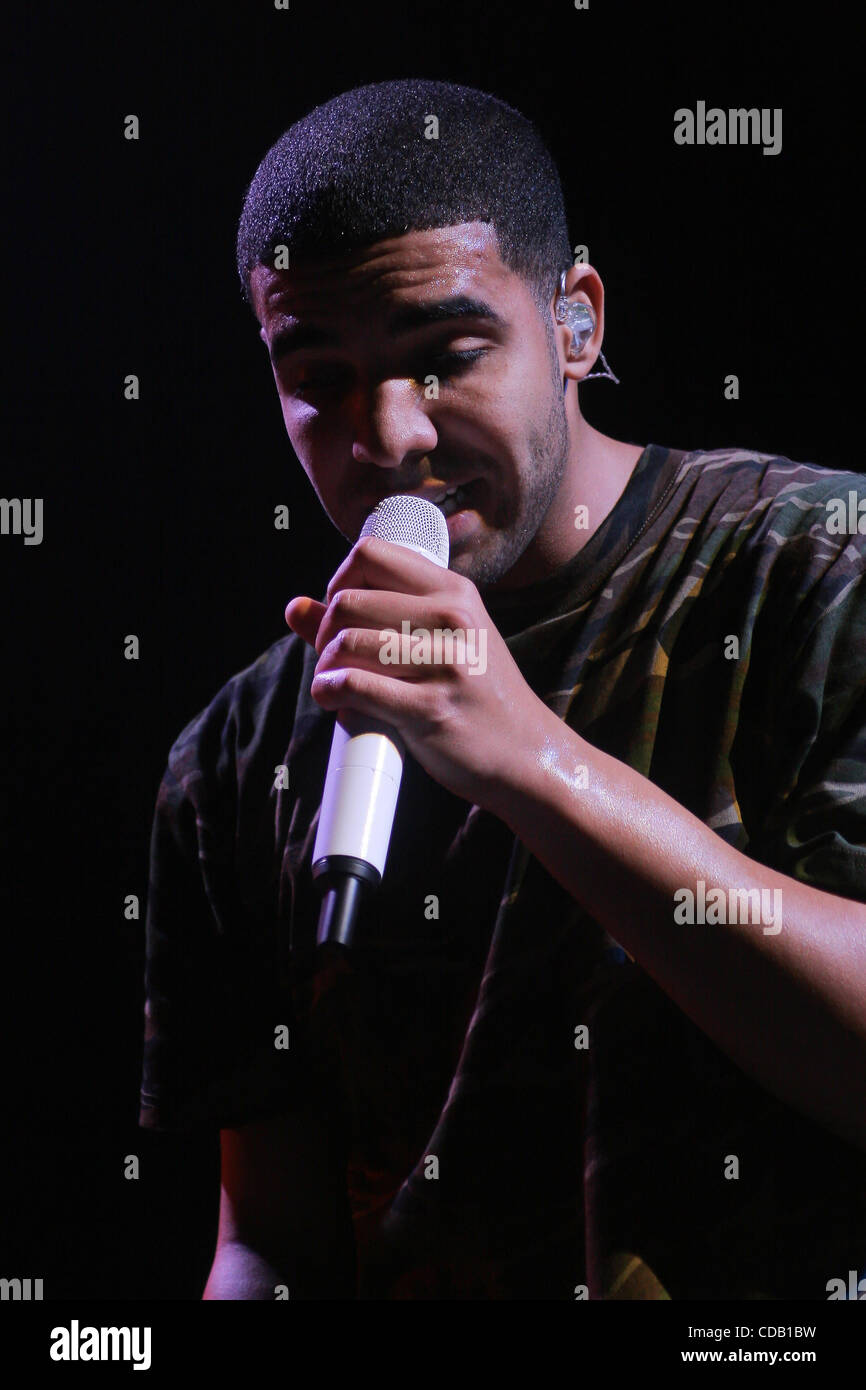 Sept. 21, 2010 - Miami, Florida, United States of America - Singer ...