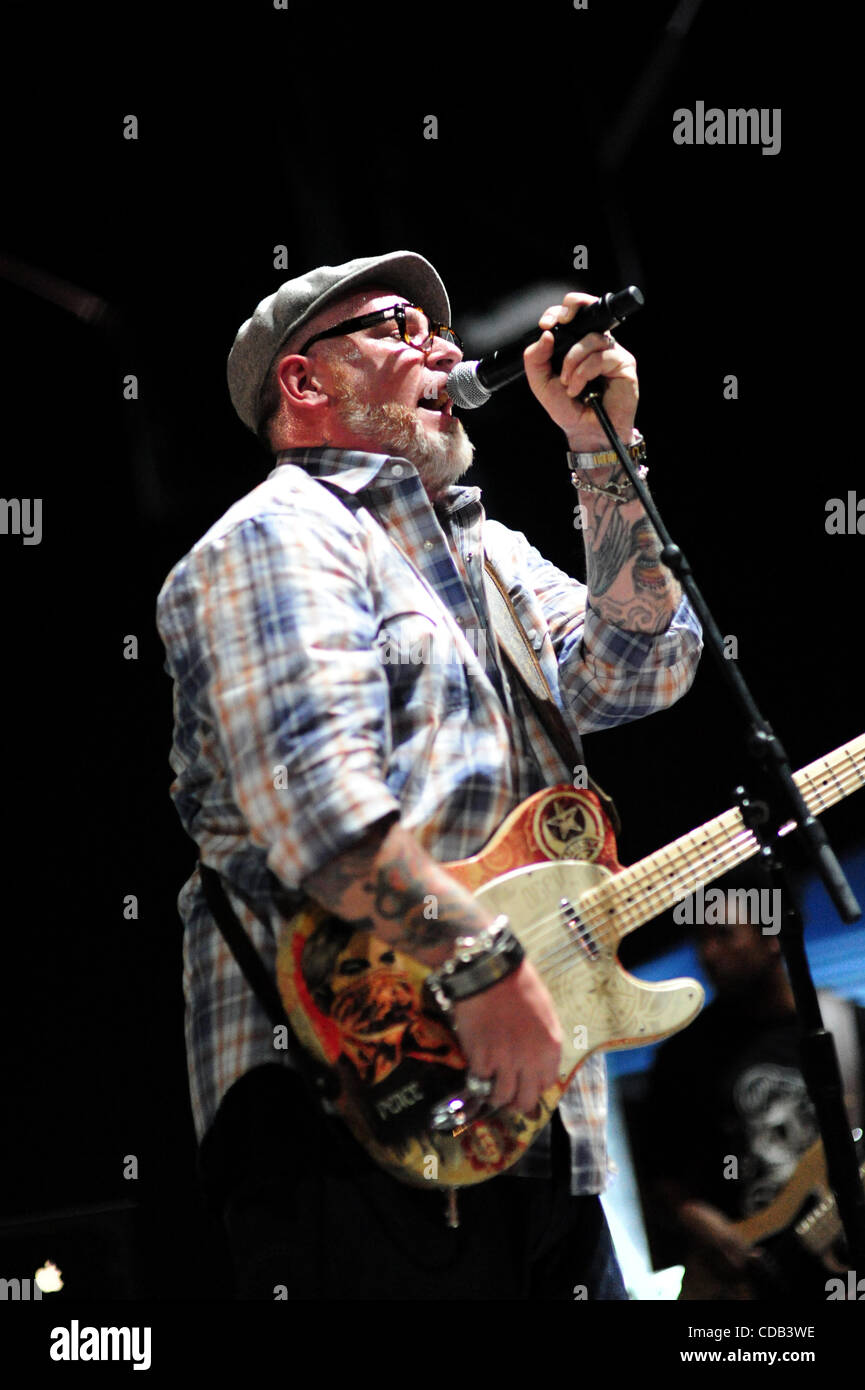 Everlast musician concert hi-res stock photography and images - Alamy