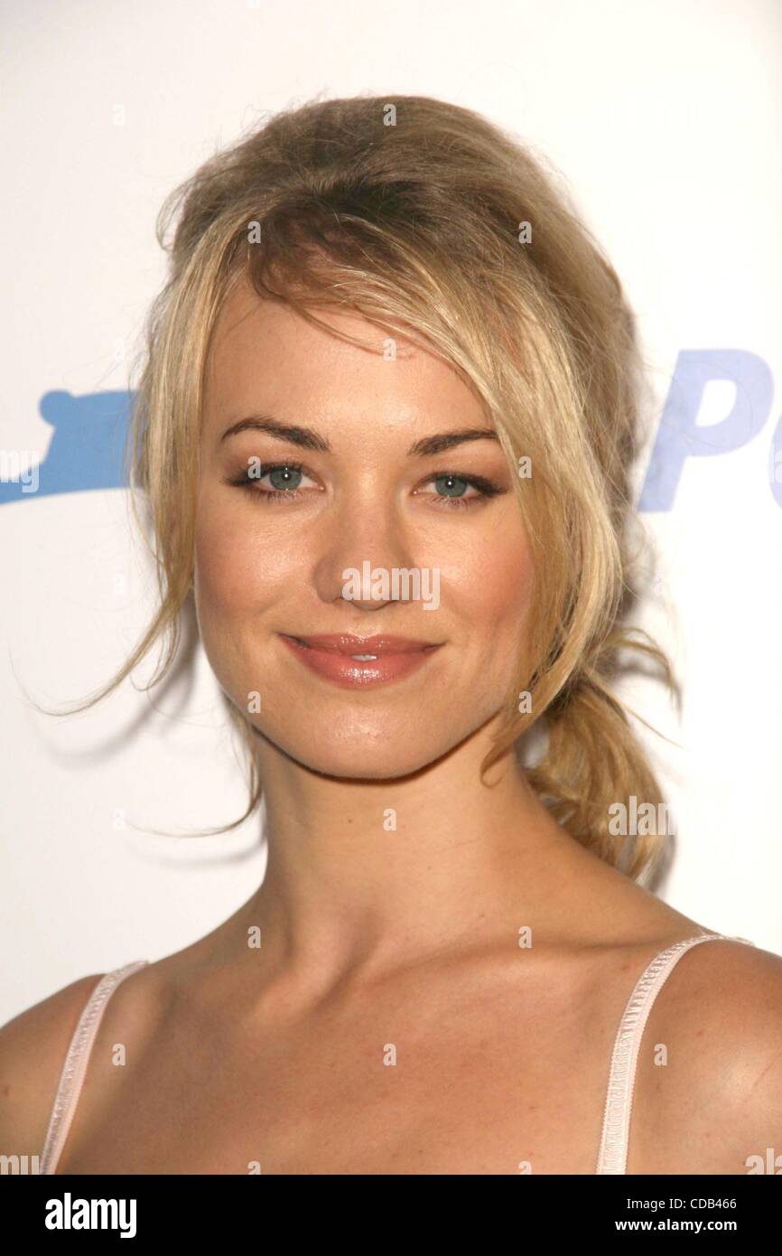 Yvonne strahovski hi-res stock photography and images - Alamy