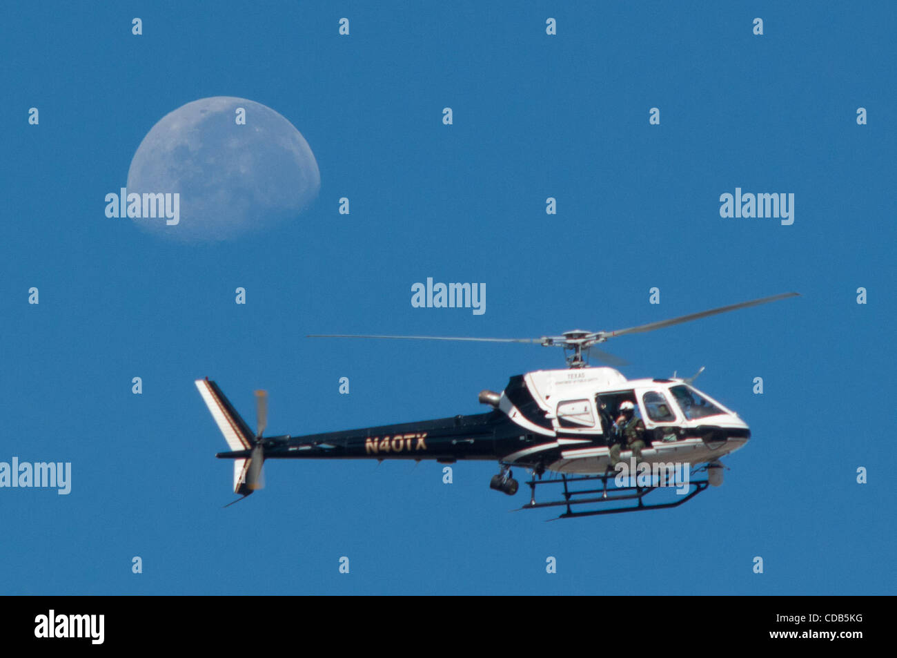 Sept. 28, 2010 - Austin, Texas, U.S. - Sept. 28, 2010 - A police sniper ...