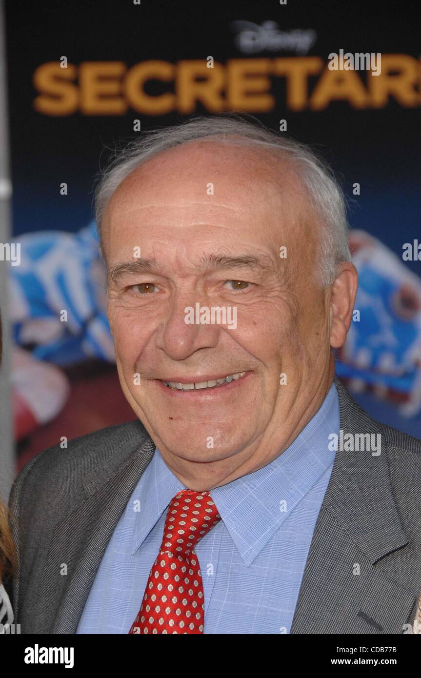 Held nack hi-res stock photography and images - Alamy