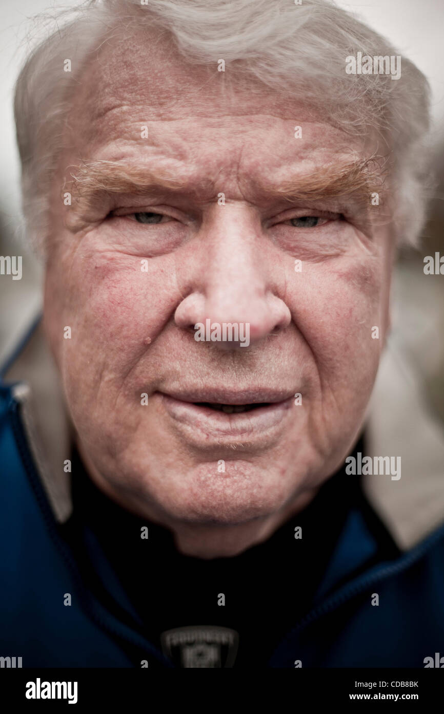 Dec. 05, 2010 - Pleasanton, California, U.S. - Former NFL coach and ...