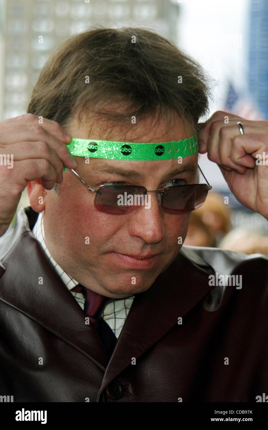 K30633JBU. .ABC 2003-2004 UPFRONT STARS OUTSIDE THE RITZ CARLTON HOTEL ...