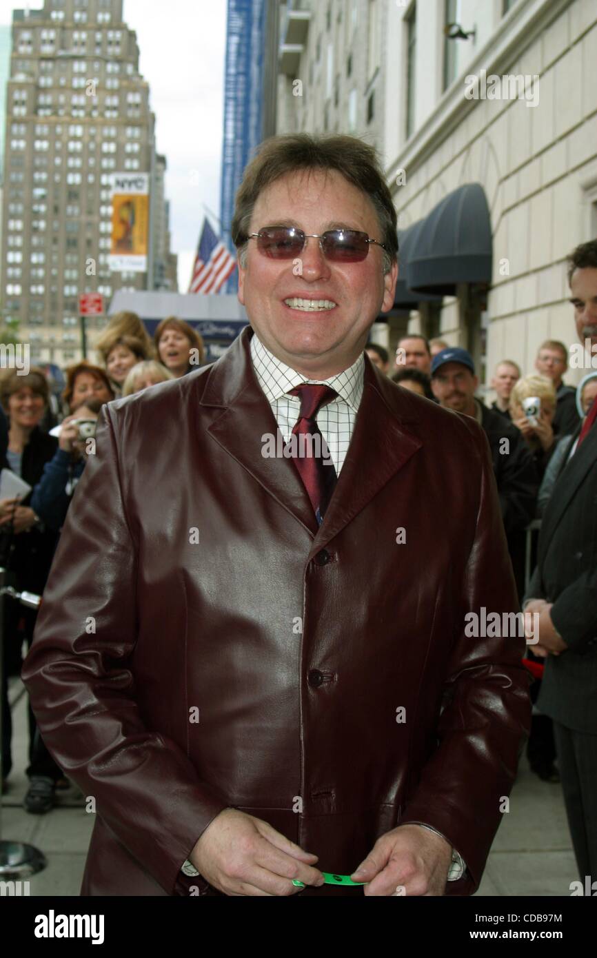 K30633JBU. .ABC 2003-2004 UPFRONT STARS OUTSIDE THE RITZ CARLTON HOTEL ...