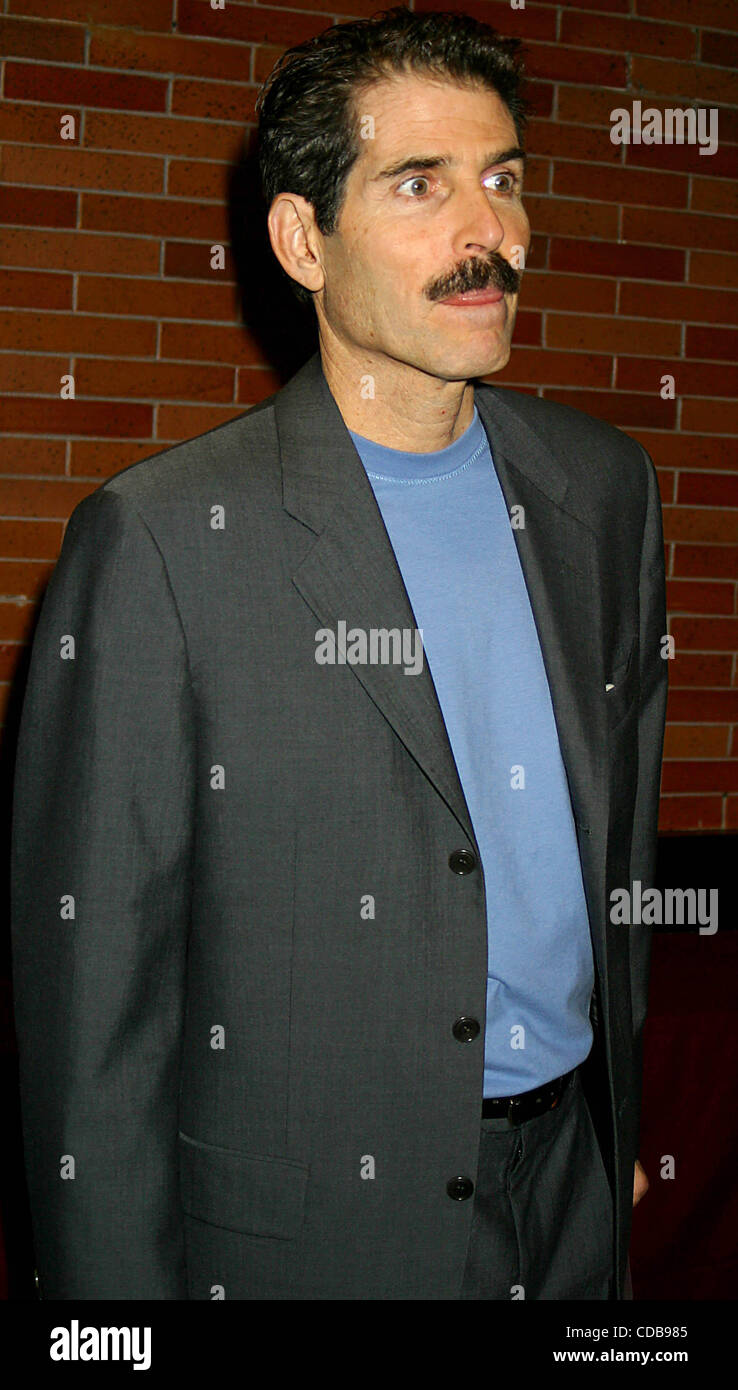 K34231JBU .JOHN STOSSEL OUT AND ABOUT IN NEW YORK New York .11/18/2003 ...
