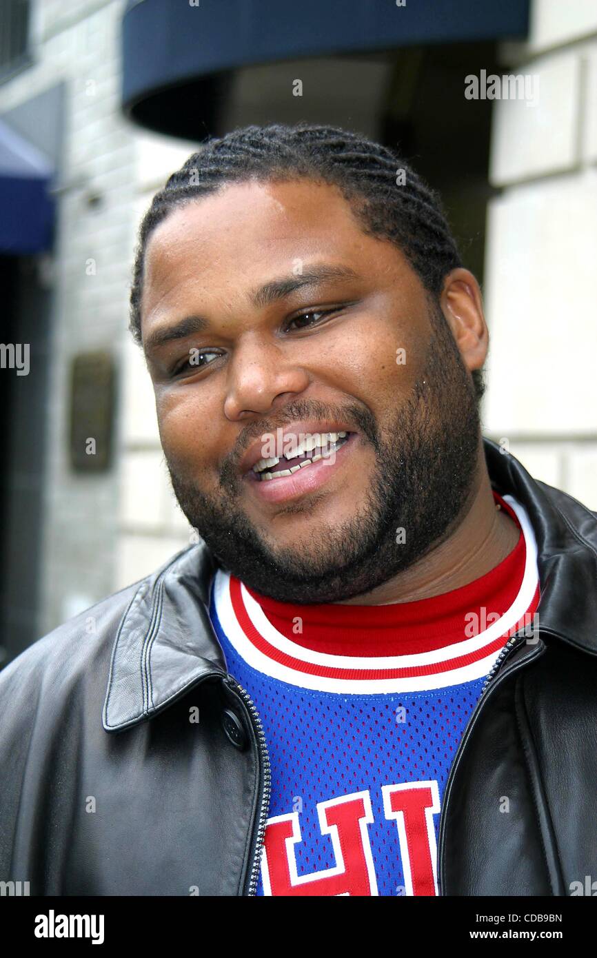 K30634JBU. SD05/12/2003..CELEBRITIES OUT AND ABOUT ,NYC..ANTHONY ...