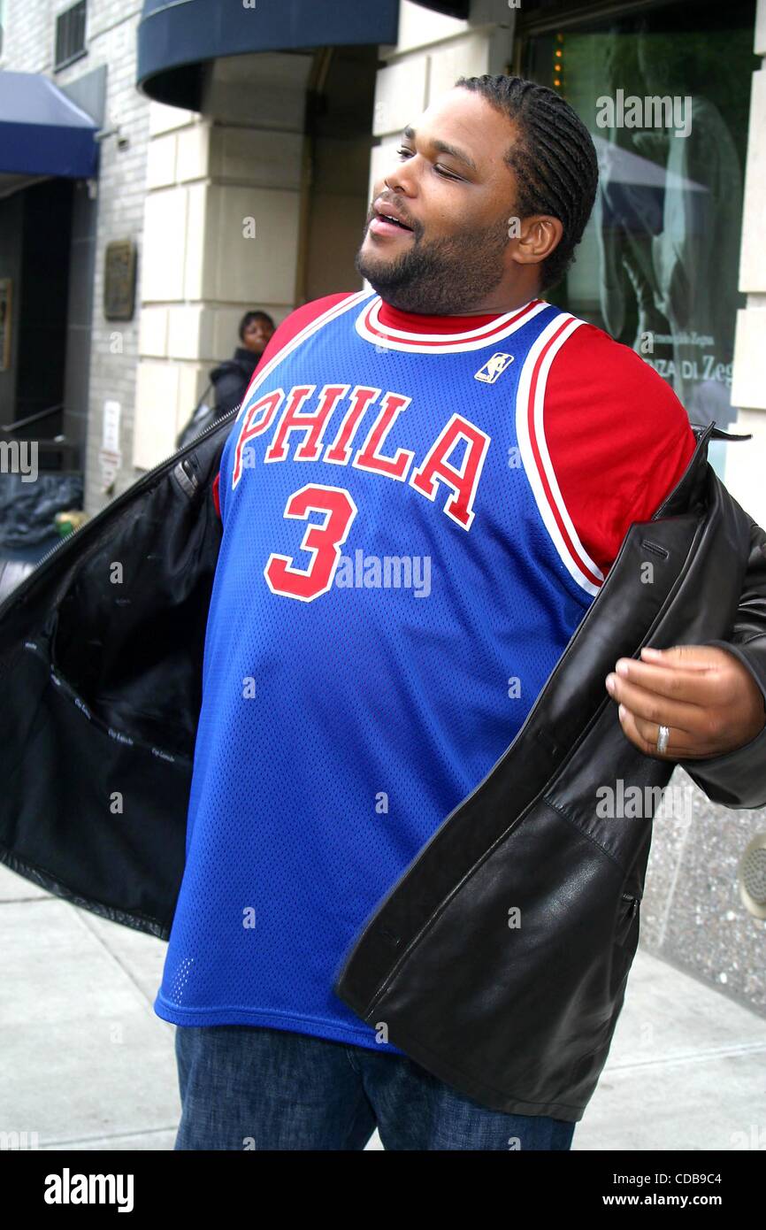 K30634JBU. SD05/12/2003..CELEBRITIES OUT AND ABOUT ,NYC..ANTHONY ...