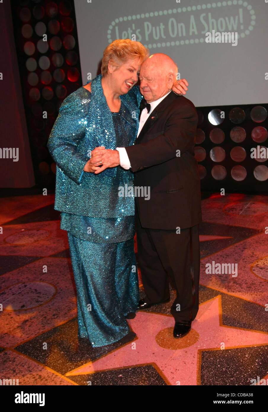 K38693JBU.MICKEY ROONEY AND WIFE JAN ROONEY STARRING IN ''LET' S PUT ON ...