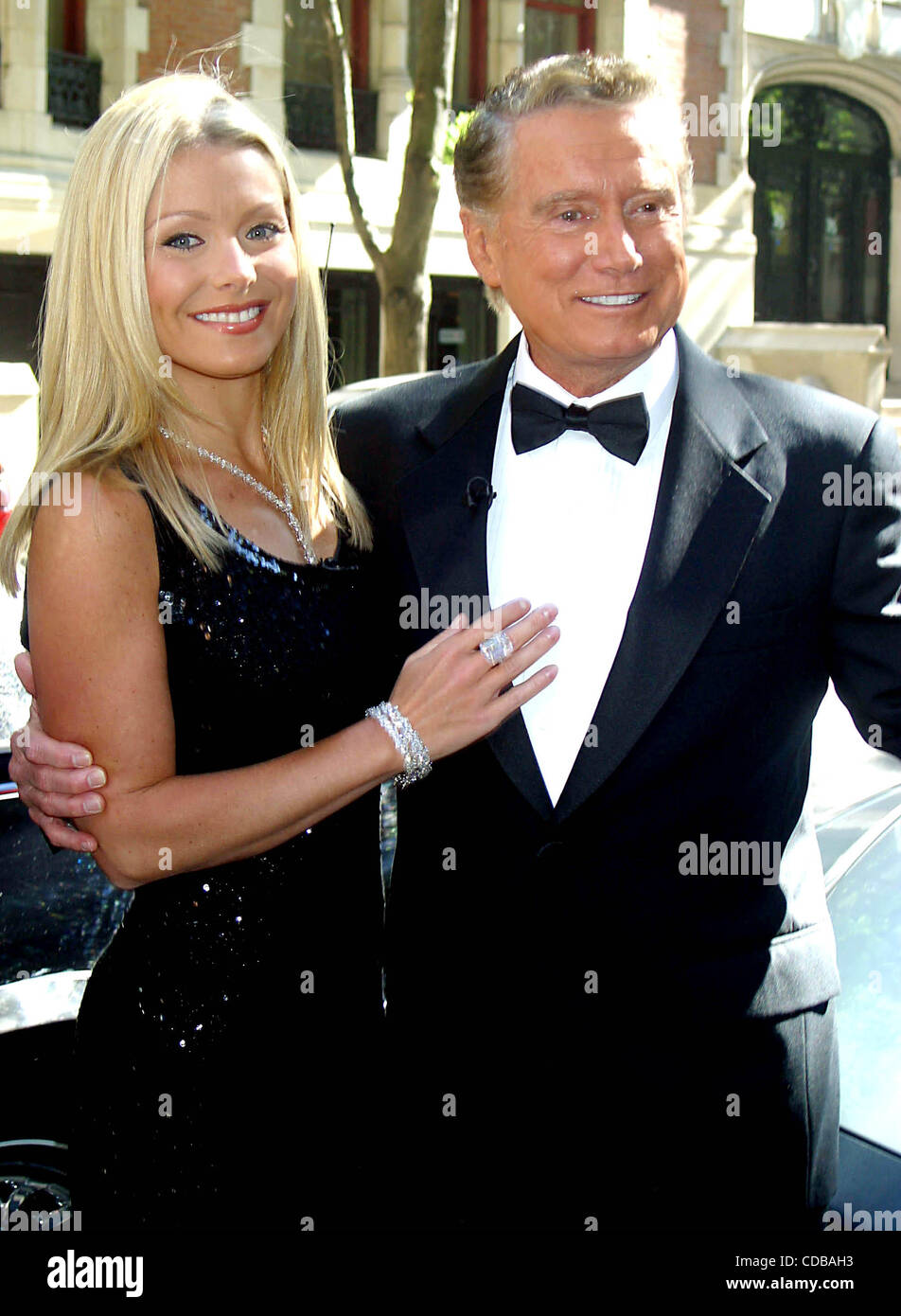 KELLY RIPA AND REGIS PHILBIN.K32694JBU.THE RELLY AWARDS AT LIVE WITH ...