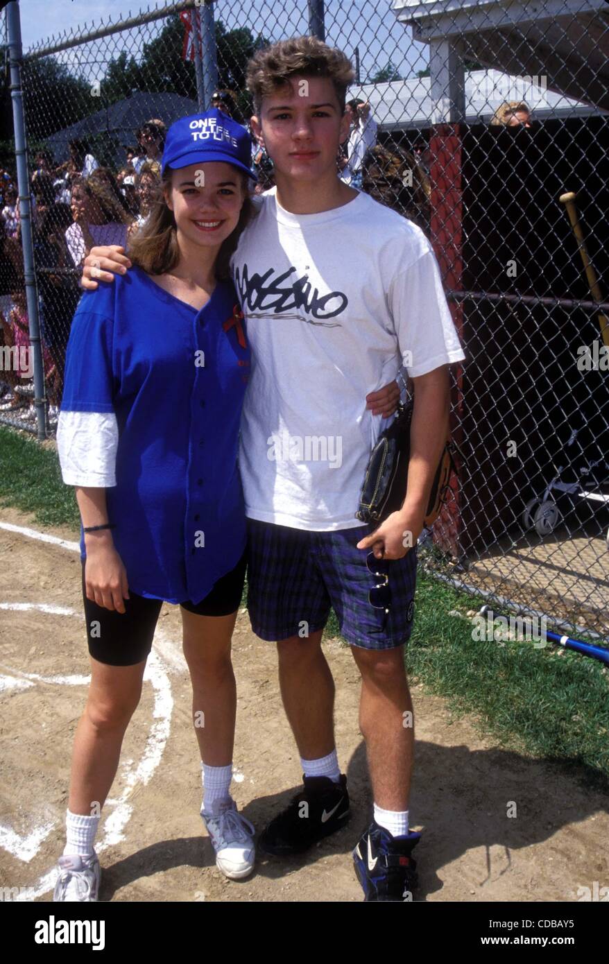 SOAP STARS PLAY BALL.RYAN PHILLIPPE AND KELLY CHESTON.(Credit Image: Â ...