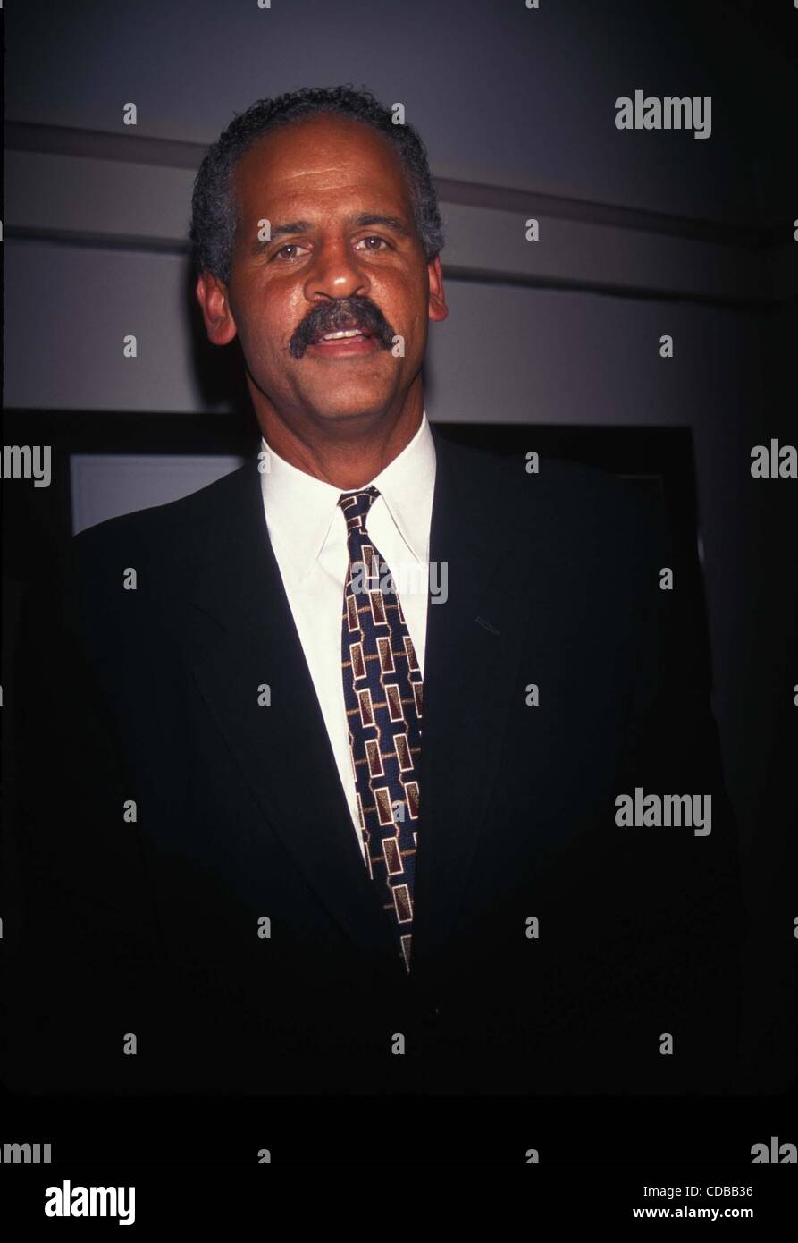 K6149JBU.OPRAH WINFREY PROMOTES HER BOOK ''MAKE THE CONNECTION'' 09/15 ...