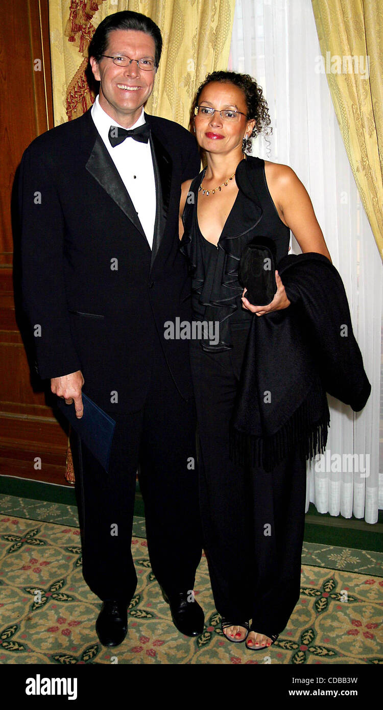 K37366JBU.NOTABLES ATTENDED THE ANNUAL ''BAL DU PRINTEMPS'' OF THE ...