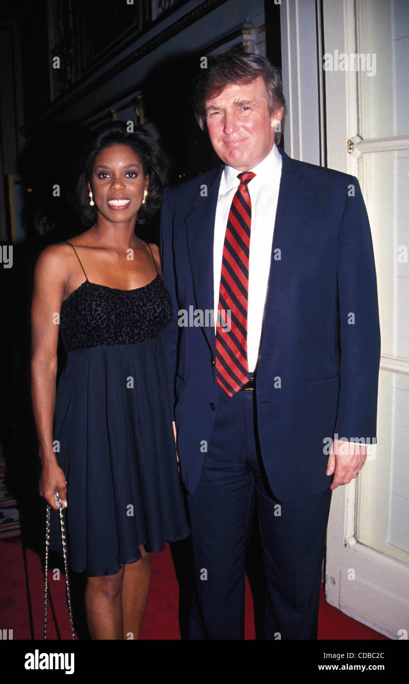 I6864.SOAP OPERA PARTY 08/1994.STEPHANIE WILLIAMS AND DONALD TRUMP ...