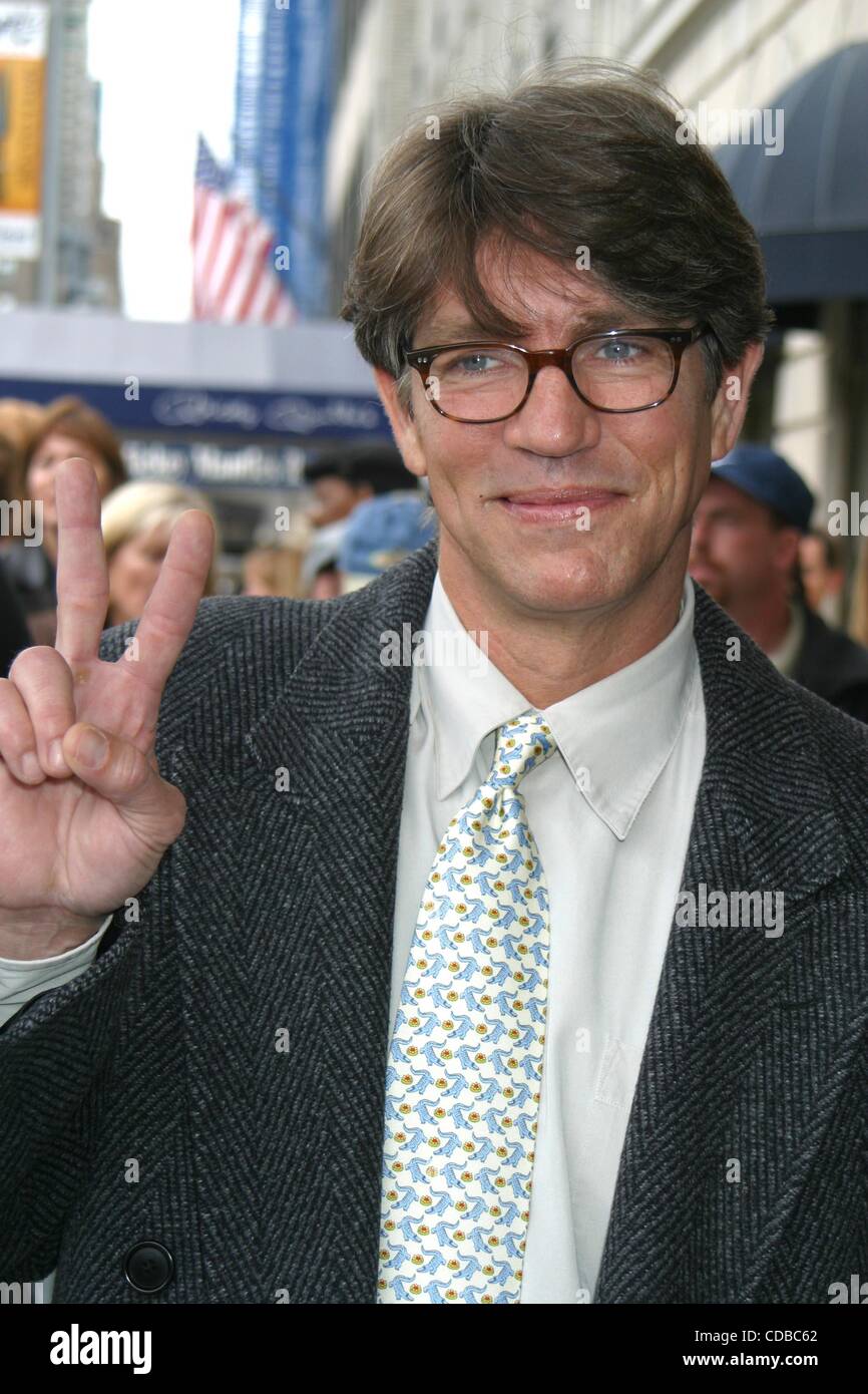 K30633JBU. .ABC 2003-2004 UPFRONT STARS OUTSIDE THE RITZ CARLTON HOTEL ...