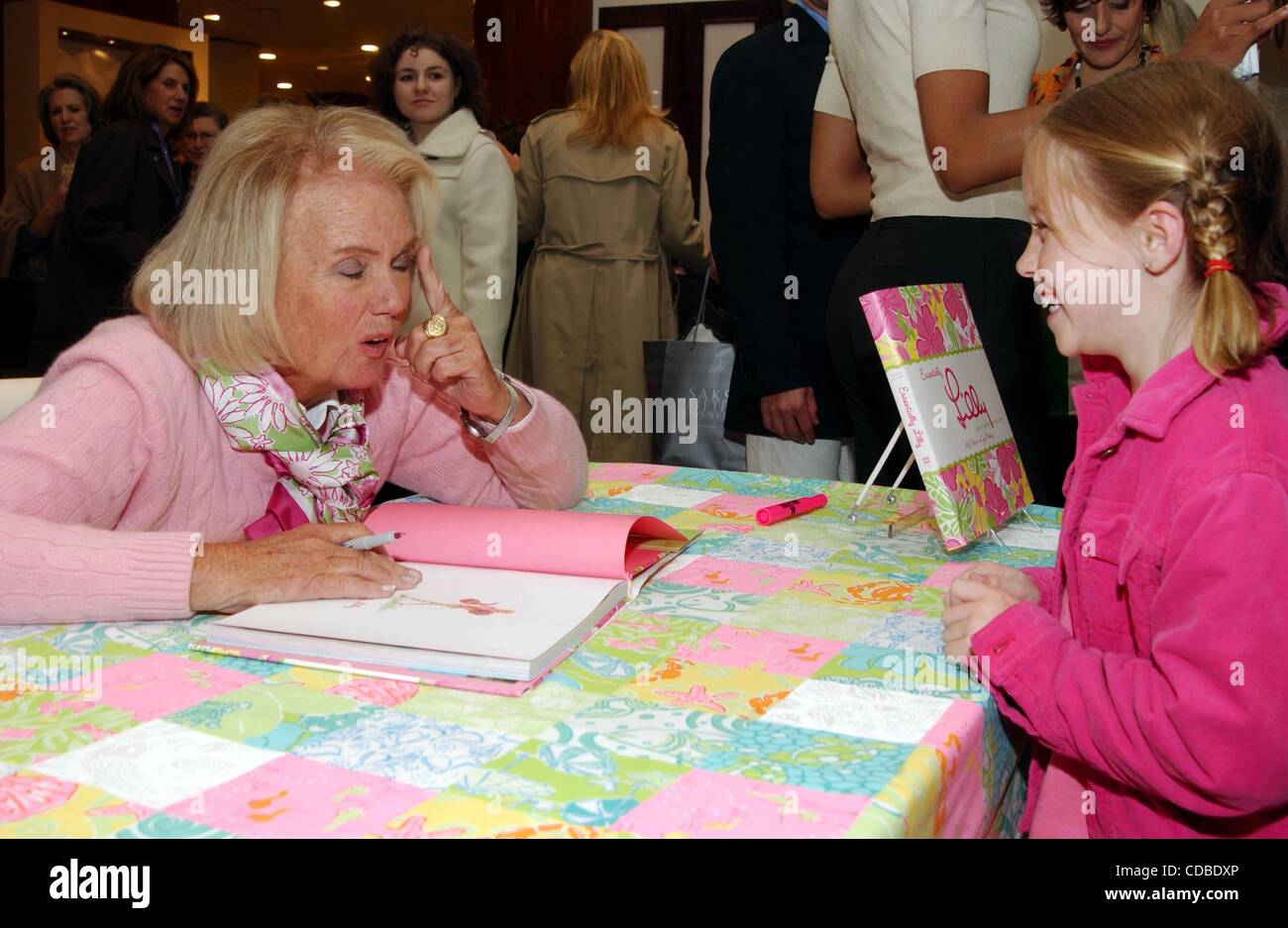 K36690AR.LILLY PULITZER SIGNING COPIES OF ESSENTIALLY LILLY A GUIDE TO ...