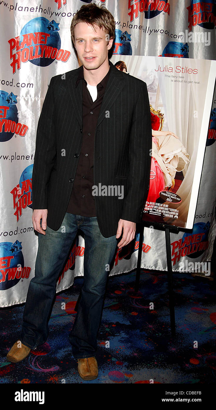 K36394AR.LUKE MABLY HOSTS A MOTHER/DAUGHTER LUNCHEON TO PROMOE THE ...