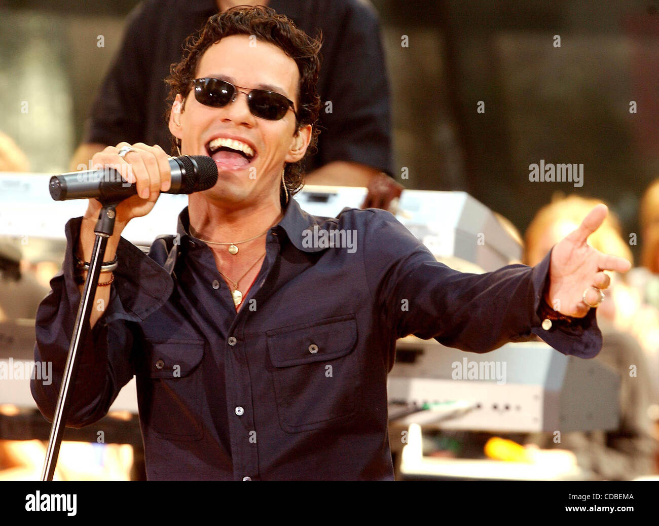 K37755AR.MARC ANTHONY PERFORMS ON NBC'S TODAY SHOW AT ROCKEFELLER ...