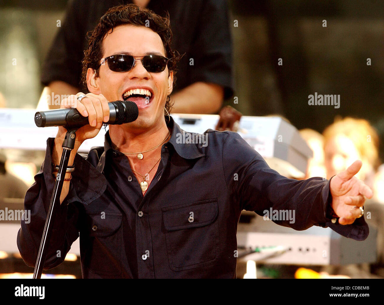 K37755AR.MARC ANTHONY PERFORMS ON NBC'S TODAY SHOW AT ROCKEFELLER ...