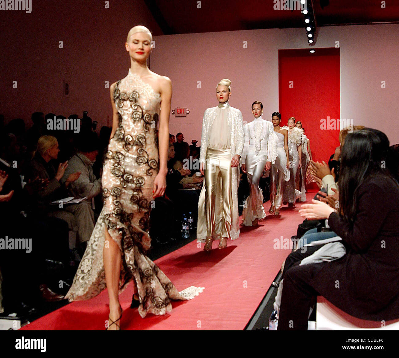 K35316AR.OLYMPUS FASHION WEEK: MARC BOUWER FALL 2004 COLLECTION AT ...