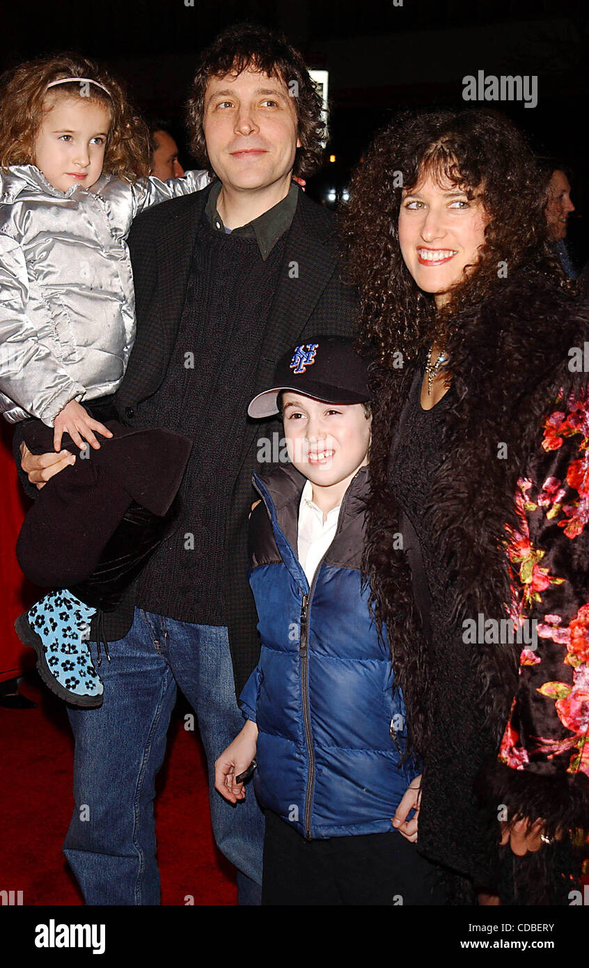 K28035AR SD12/12/2002.''TW0 WEEKS NOTICE'' PREMIERE AT THE.ZIEGFELD ...