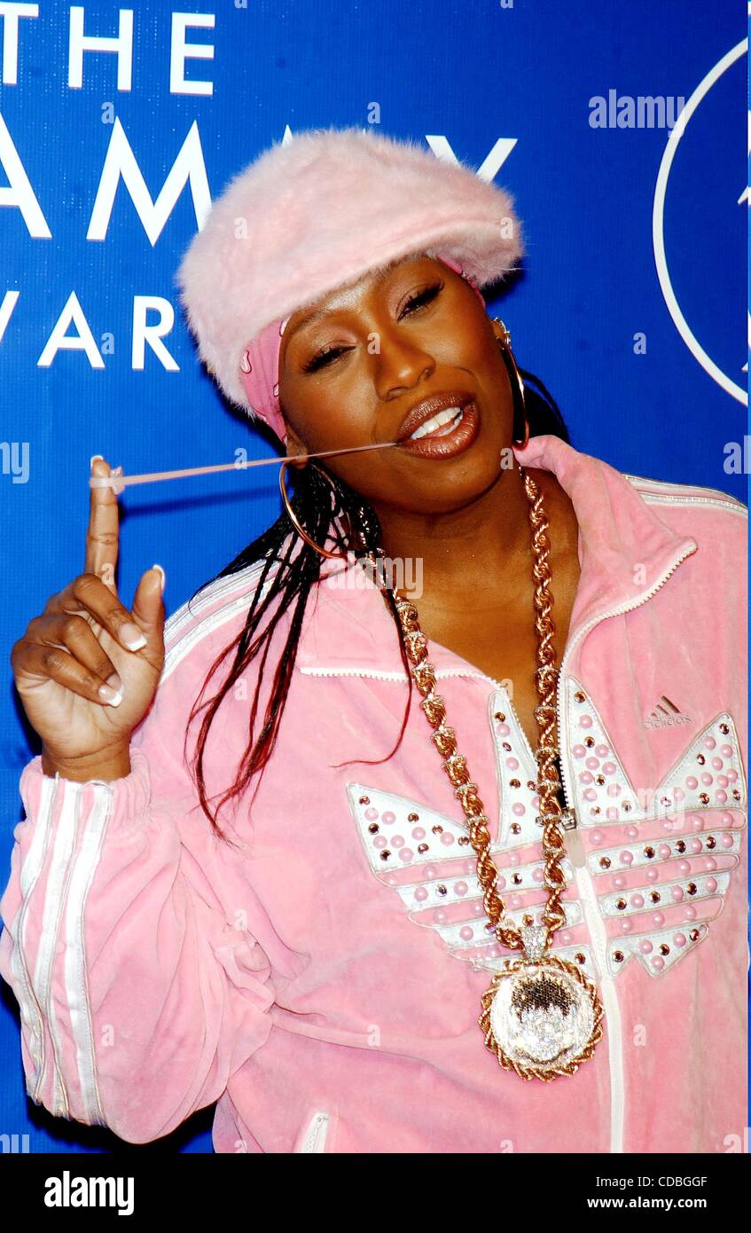 K29243AR SD02/23/2003 .45TH ANNUAL GRAMMY AWARDS .(ARRIVALS) .MADISON ...