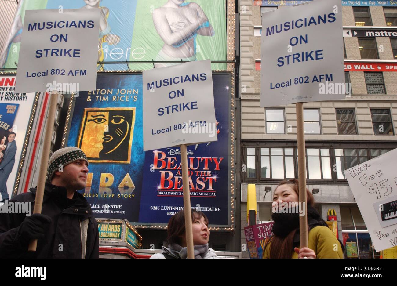 K29494AR SD0407.MUSICIAN STRIKE ON BROADWAY IN NEW YORK New York ...