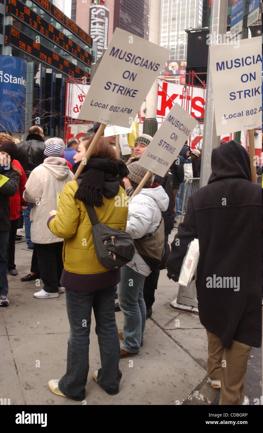 K29494AR SD0407.MUSICIAN STRIKE ON BROADWAY IN NEW YORK New York ...