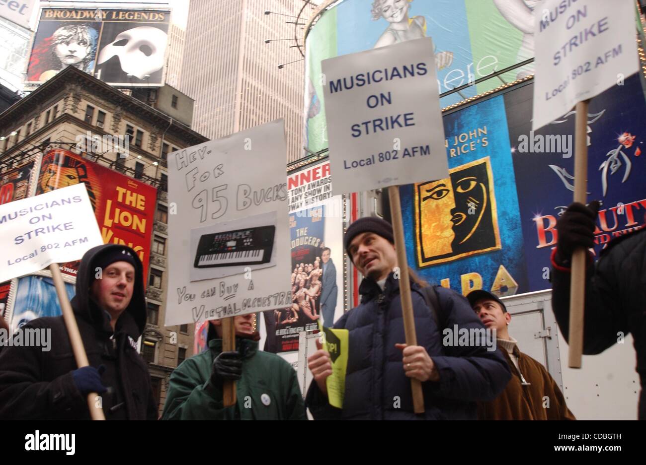 K29494AR SD0407.MUSICIAN STRIKE ON BROADWAY IN NEW YORK New York ...