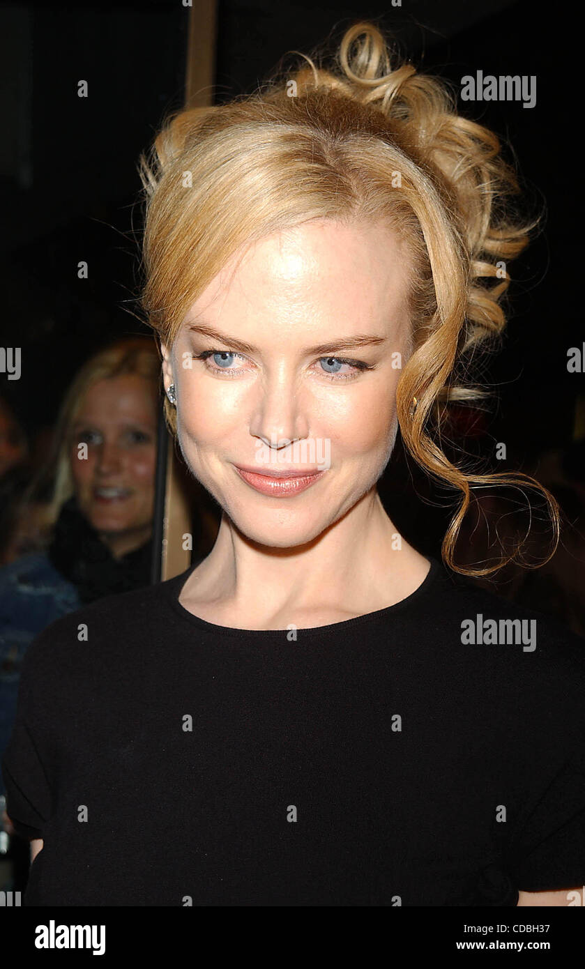 Nicole kidman dogville premiere 2003 hi-res stock photography and ...