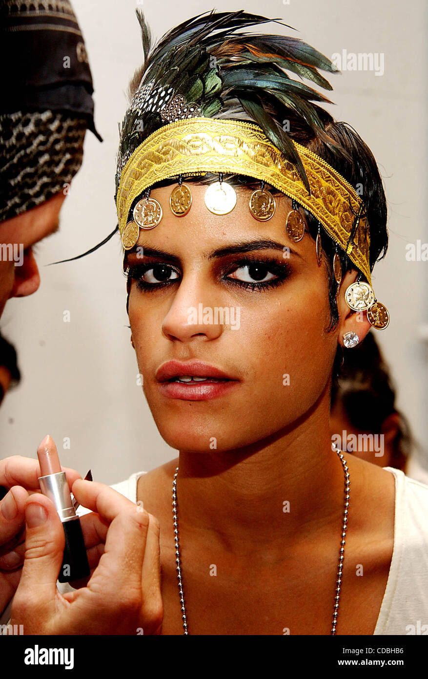 K35318AR.OLYMPUS FASHION WEEK: GARY GRAHAM FALL 2004 COLLECTION AT MAO ...