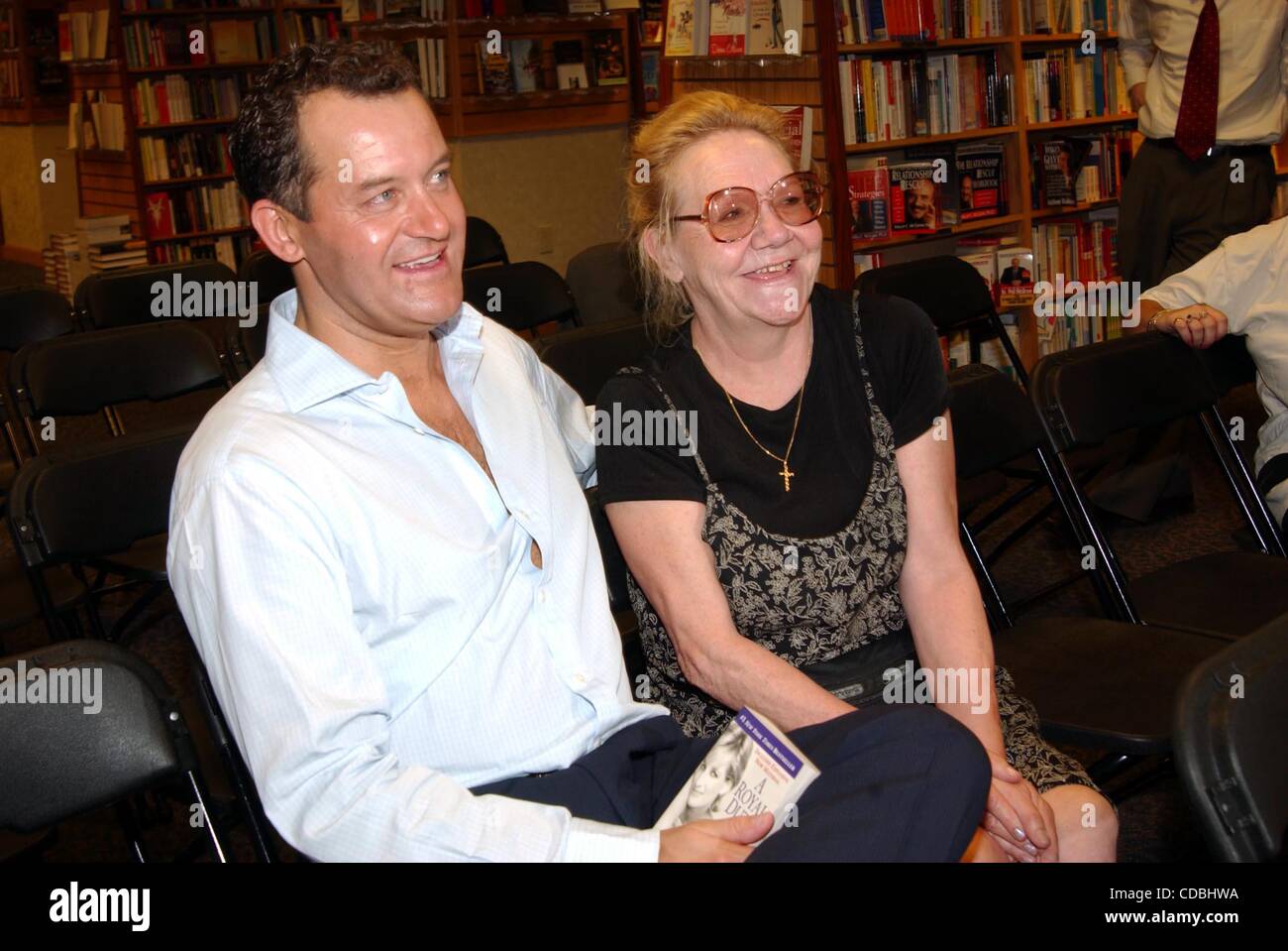 K37772AR.PAUL BURRELL SIGNS COPIES OF HIS BOOK ''ROYAL DUTY'' AT ...