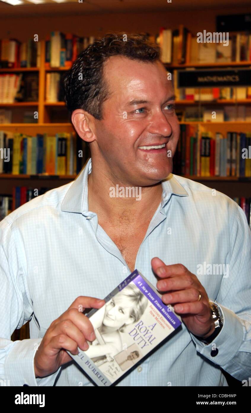 K37772AR.PAUL BURRELL SIGNS COPIES OF HIS BOOK ''ROYAL DUTY'' AT ...