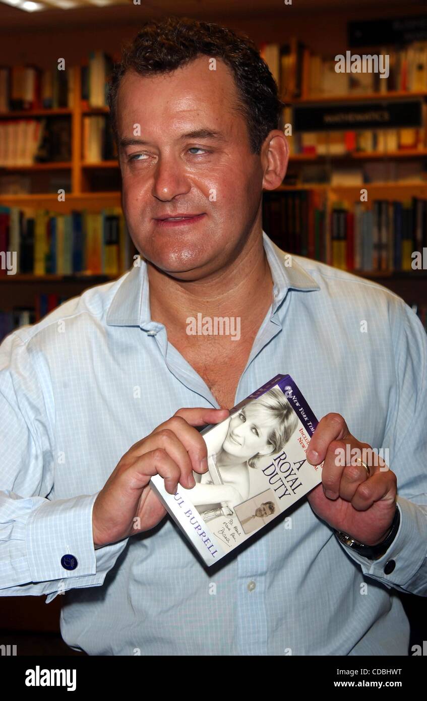 K37772AR.PAUL BURRELL SIGNS COPIES OF HIS BOOK ''ROYAL DUTY'' AT ...