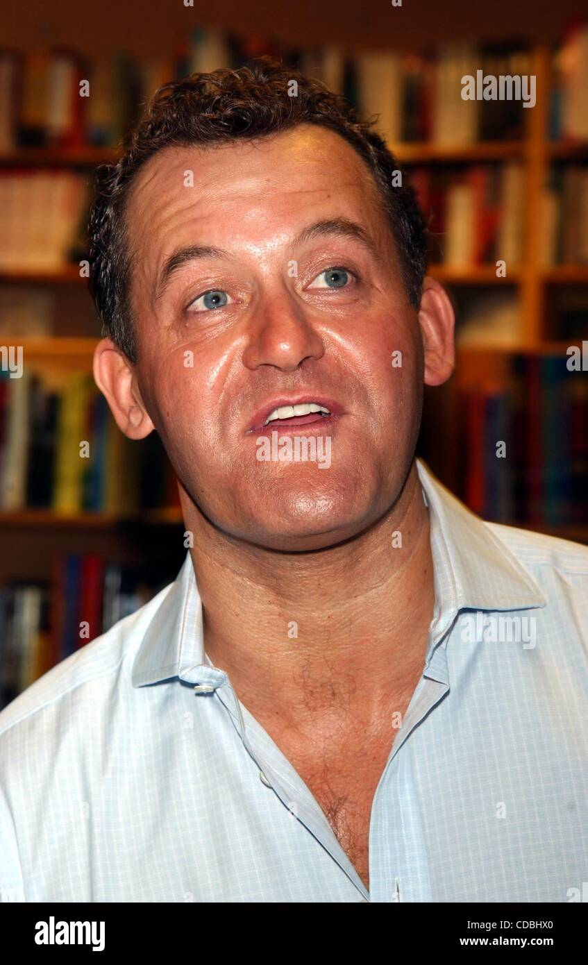 K37772AR.PAUL BURRELL SIGNS COPIES OF HIS BOOK ''ROYAL DUTY'' AT ...
