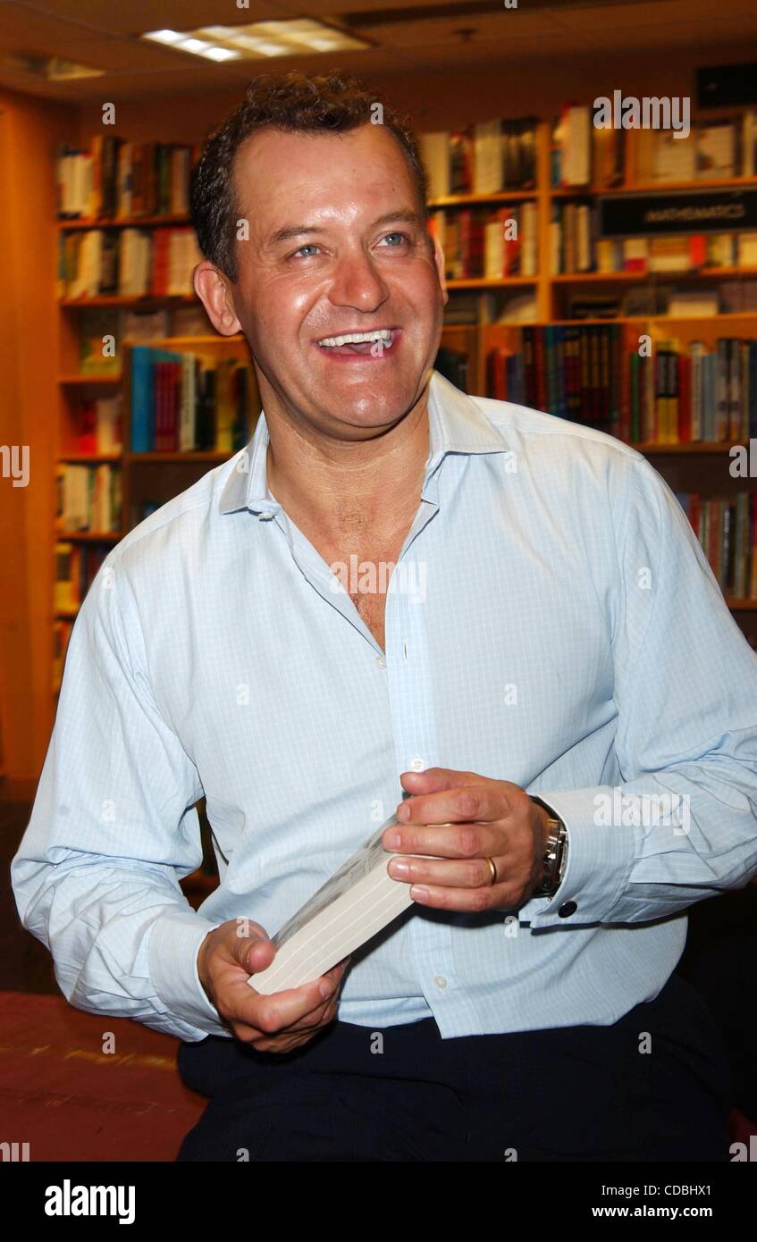 K37772AR.PAUL BURRELL SIGNS COPIES OF HIS BOOK ''ROYAL DUTY'' AT ...