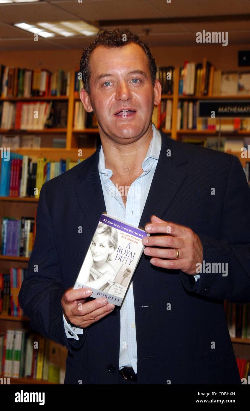 K37772AR.PAUL BURRELL SIGNS COPIES OF HIS BOOK ''ROYAL DUTY'' AT ...