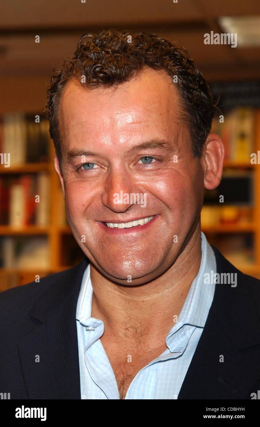K37772AR.PAUL BURRELL SIGNS COPIES OF HIS BOOK ''ROYAL DUTY'' AT ...